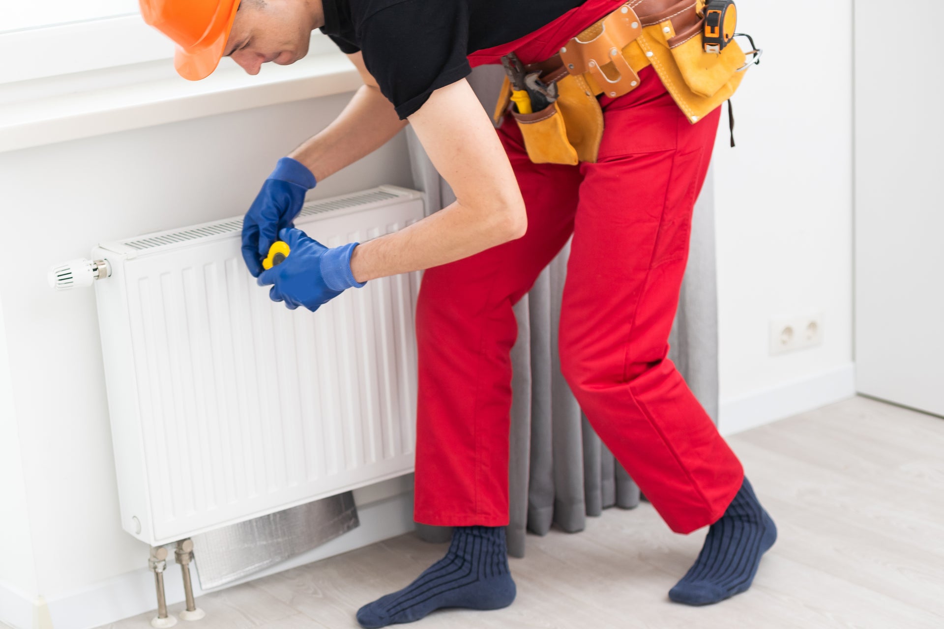 How to Flush a Radiator - 10 Easy Steps | UK Radiators